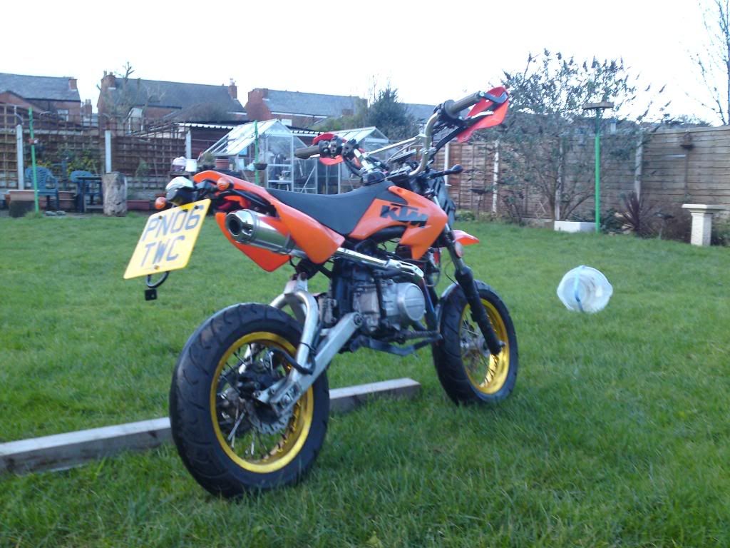 also fixed the horn, ready for m.o.t pretty much needs pads+tank and job is done!