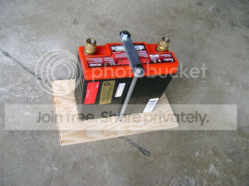 Lightweight battery mount