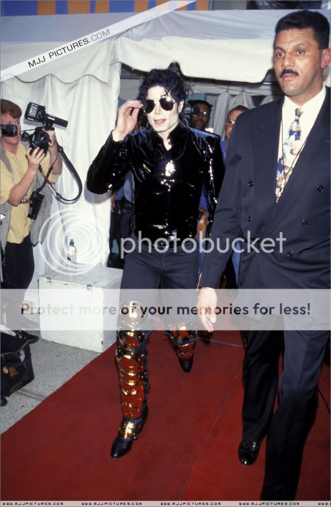 QUALCUNO HA FOTO DI MICHAEL CON I CAPELLI CORTI??? - Michael Jackson ...